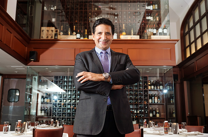 [Meet the CEO_ Dining] 기본에 충실한다. 울프강스테이크하우스 피터 즈위너 대표